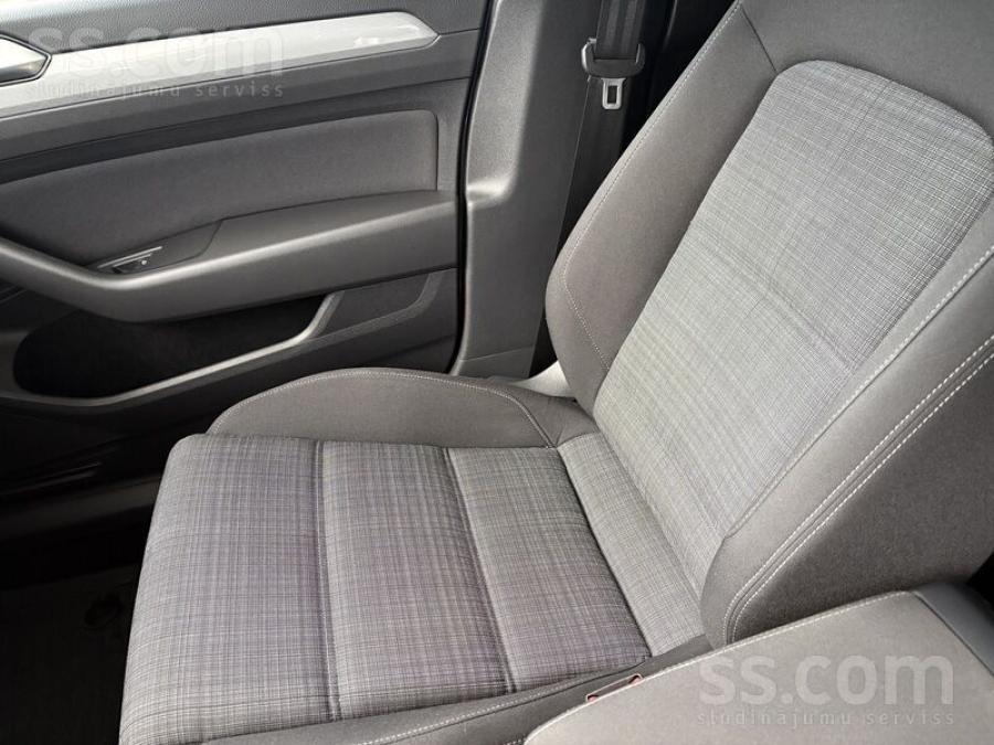 Grey Volkswagen Passat B8 2021 in Riga, with an engine capacity of 2.00 L and mileage of 170 thousand km for 17500 €, photo 22 on AUTOMOTO.COM.LV