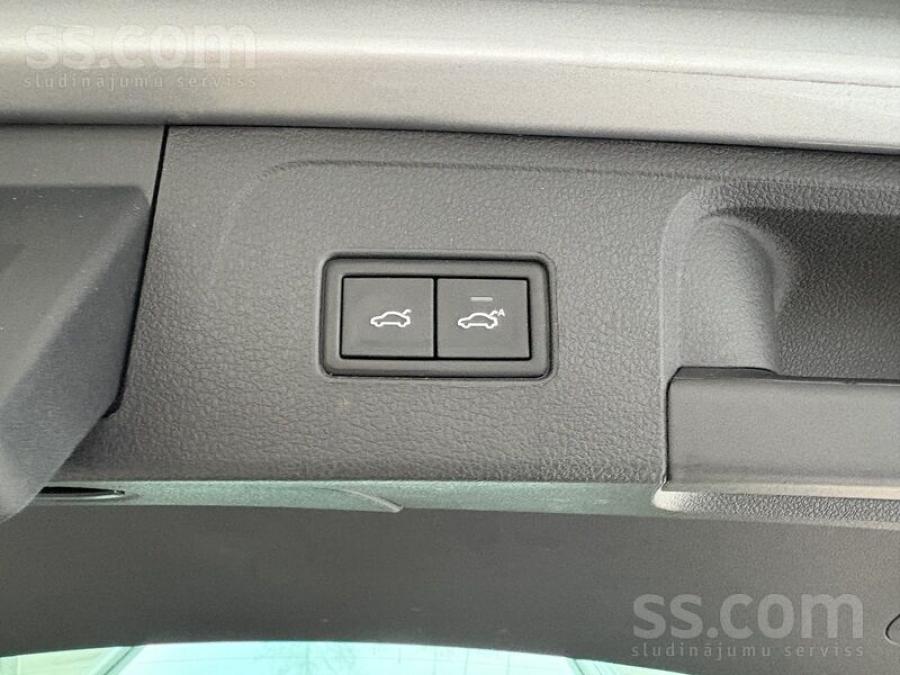 Grey Volkswagen Passat B8 2021 in Riga, with an engine capacity of 2.00 L and mileage of 170 thousand km for 17500 €, photo 32 on AUTOMOTO.COM.LV