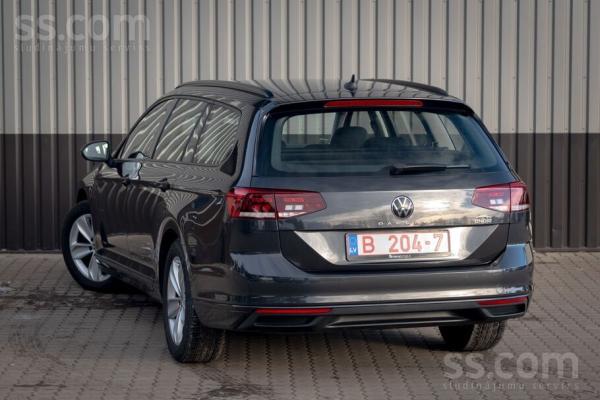 Grey Volkswagen Passat B8 2021 in Talsi, with an engine capacity of 2.00 L and mileage of 239 thousand km for 15450 €, photo 4 on AUTOMOTO.COM.LV