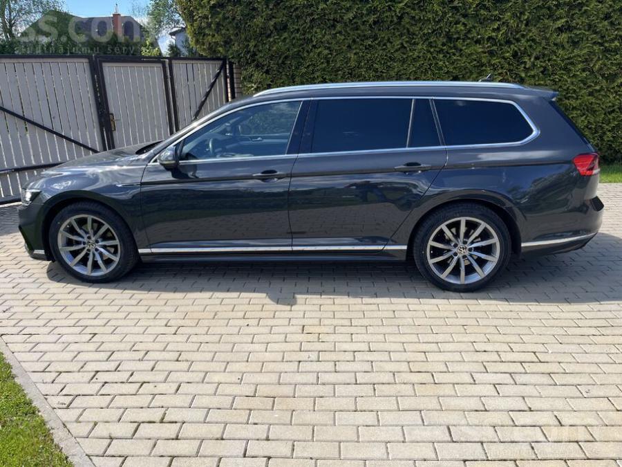 Grey Volkswagen Passat B8 2021 in Riga, with an engine capacity of 2.00 L and mileage of 242 thousand km for 21500 €, photo 4 on AUTOMOTO.COM.LV
