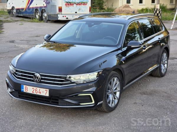 Grey Volkswagen Passat B8 2021 in Riga, with an engine capacity of 1.40 L and mileage of 248 thousand km for 12890 €, photo 3 on AUTOMOTO.COM.LV