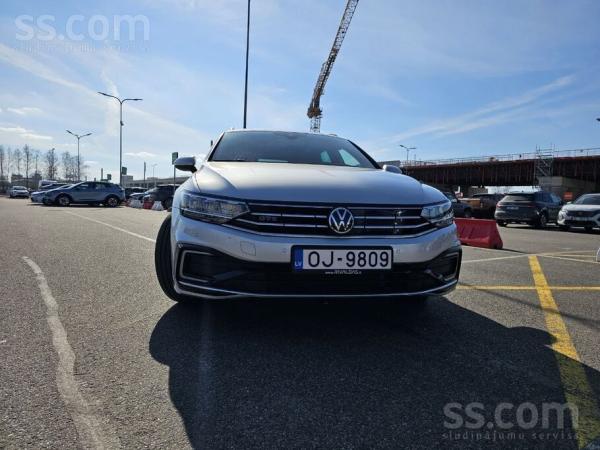 Pelēks Volkswagen Passat B8 2021 Rīga, ar dzinēja tilpumu 1.40 L un nobraukumu 200 tūkst. km par 13200 €, foto 3 vietnē AUTOMOTO.COM.LV