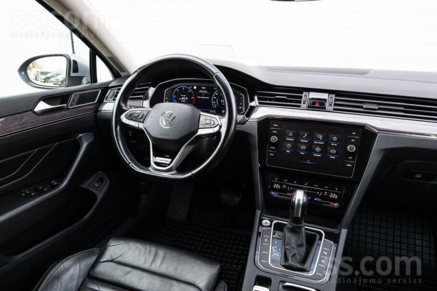 Grey Volkswagen Passat B8 2022 in Riga, with an engine capacity of 2.00 L and mileage of 158 thousand km for 22400 €, photo 11 on AUTOMOTO.COM.LV