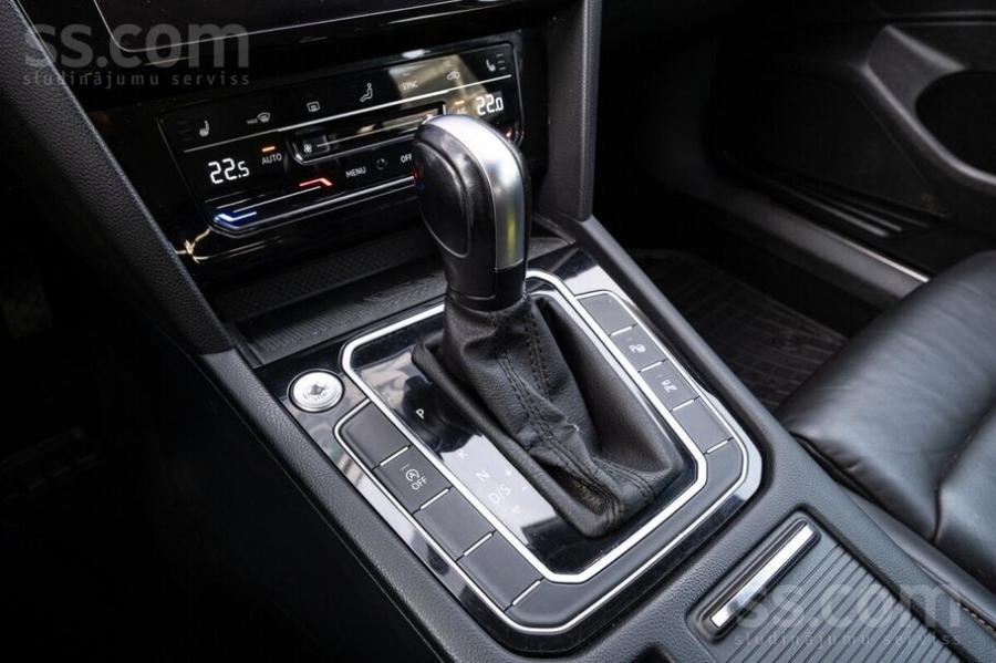Grey Volkswagen Passat B8 2022 in Riga, with an engine capacity of 2.00 L and mileage of 158 thousand km for 22400 €, photo 17 on AUTOMOTO.COM.LV