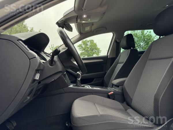 Grey Volkswagen Passat B8 2022 in Valmiera, with an engine capacity of 2.00 L and mileage of 168 thousand km for 16800 €, photo 8 on AUTOMOTO.COM.LV