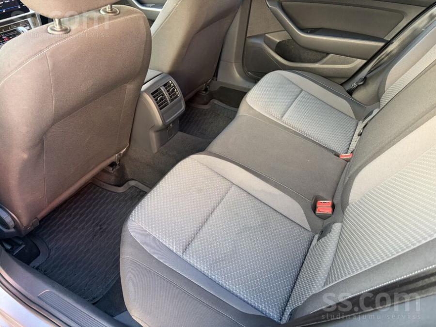 Pelēks Volkswagen Passat B8 2022 Rīga, ar dzinēja tilpumu 1.50 L un nobraukumu 134 tūkst. km par 16400 €, foto 10 vietnē AUTOMOTO.COM.LV