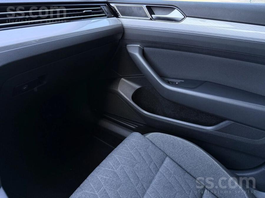 Pelēks Volkswagen Passat B8 2022 Rīga, ar dzinēja tilpumu 1.40 L un nobraukumu 156 tūkst. km par 17990 €, foto 13 vietnē AUTOMOTO.COM.LV