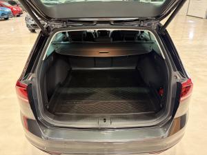 Pelēks Volkswagen Passat B8 2023 Rīga, ar dzinēja tilpumu 1.50 L un nobraukumu 16 tūkst. km par 18990 €, foto 4 vietnē AUTOMOTO.COM.LV