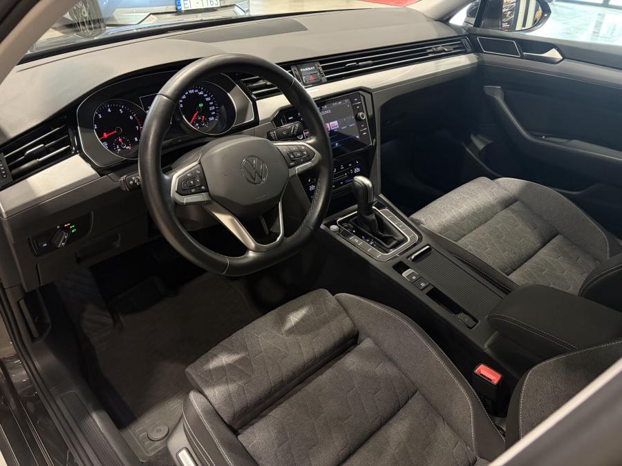 Pelēks Volkswagen Passat B8 2023 Rīga, ar dzinēja tilpumu 1.50 L un nobraukumu 16 tūkst. km par 18990 €, foto 7 vietnē AUTOMOTO.COM.LV