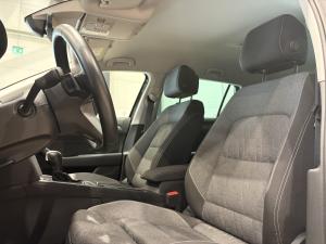 Pelēks Volkswagen Passat B8 2023 Rīga, ar dzinēja tilpumu 1.50 L un nobraukumu 16 tūkst. km par 18990 €, foto 9 vietnē AUTOMOTO.COM.LV