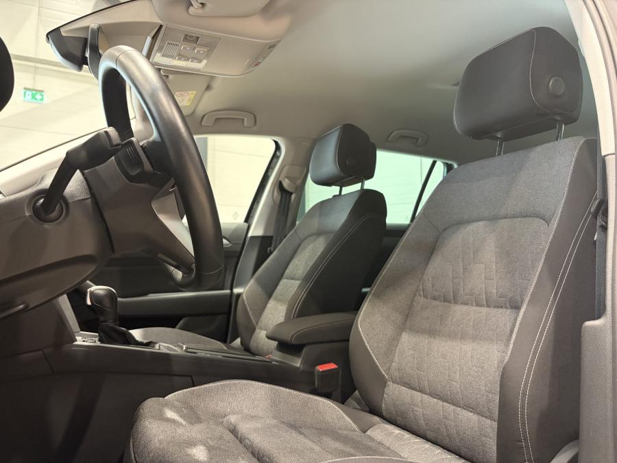 Pelēks Volkswagen Passat B8 2023 Rīga, ar dzinēja tilpumu 1.50 L un nobraukumu 16 tūkst. km par 18990 €, foto 9 vietnē AUTOMOTO.COM.LV