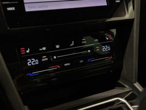 Pelēks Volkswagen Passat B8 2023 Rīga, ar dzinēja tilpumu 1.50 L un nobraukumu 16 tūkst. km par 18990 €, foto 13 vietnē AUTOMOTO.COM.LV