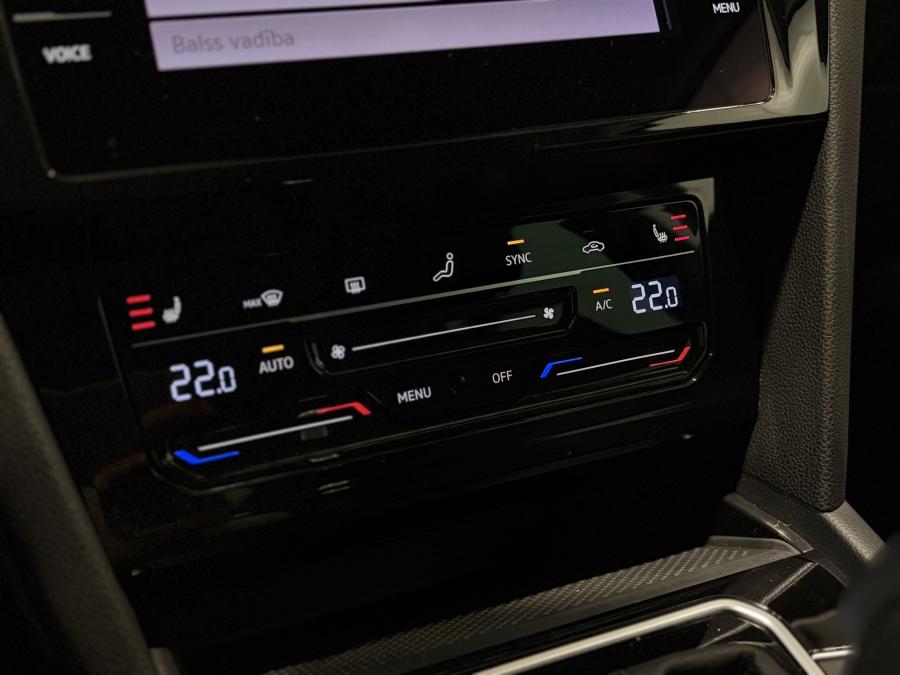 Pelēks Volkswagen Passat B8 2023 Rīga, ar dzinēja tilpumu 1.50 L un nobraukumu 16 tūkst. km par 18990 €, foto 13 vietnē AUTOMOTO.COM.LV