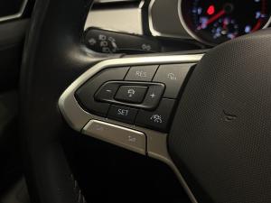 Pelēks Volkswagen Passat B8 2023 Rīga, ar dzinēja tilpumu 1.50 L un nobraukumu 16 tūkst. km par 18990 €, foto 14 vietnē AUTOMOTO.COM.LV