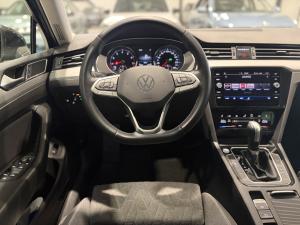 Pelēks Volkswagen Passat B8 2023 Rīga, ar dzinēja tilpumu 1.50 L un nobraukumu 16 tūkst. km par 18990 €, foto 17 vietnē AUTOMOTO.COM.LV