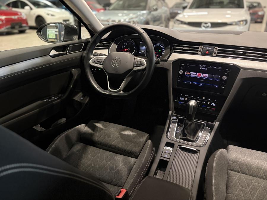 Pelēks Volkswagen Passat B8 2023 Rīga, ar dzinēja tilpumu 1.50 L un nobraukumu 16 tūkst. km par 18990 €, foto 18 vietnē AUTOMOTO.COM.LV