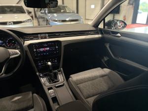 Pelēks Volkswagen Passat B8 2023 Rīga, ar dzinēja tilpumu 1.50 L un nobraukumu 16 tūkst. km par 18990 €, foto 19 vietnē AUTOMOTO.COM.LV