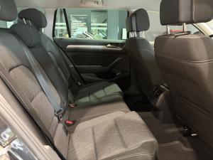 Pelēks Volkswagen Passat B8 2023 Rīga, ar dzinēja tilpumu 1.50 L un nobraukumu 16 tūkst. km par 18990 €, foto 20 vietnē AUTOMOTO.COM.LV