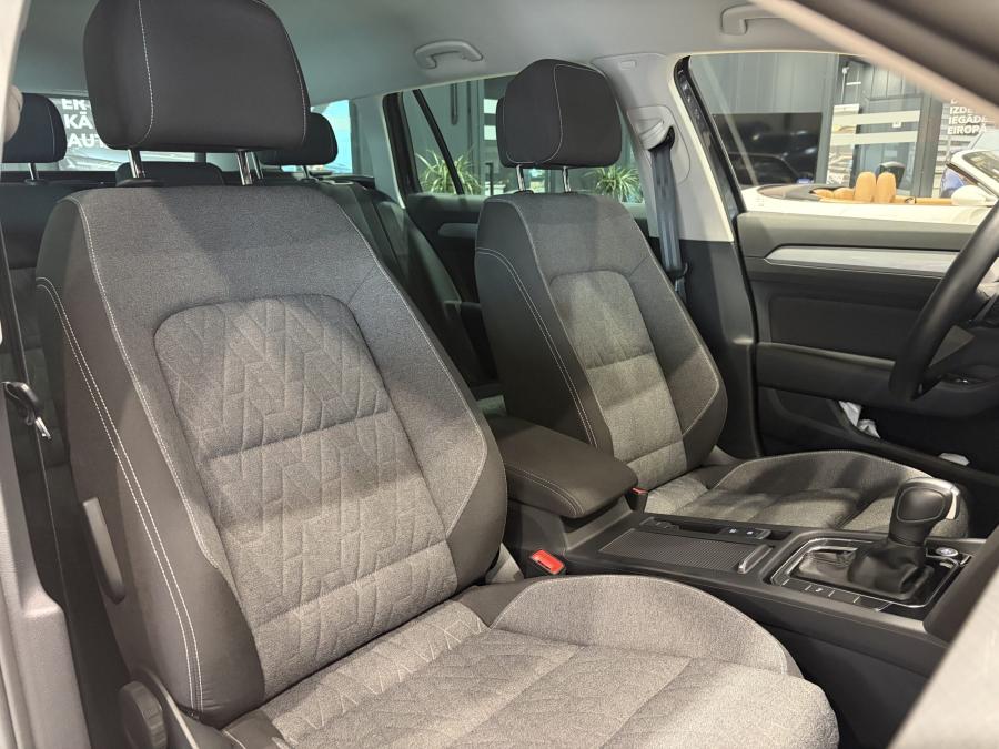Pelēks Volkswagen Passat B8 2023 Rīga, ar dzinēja tilpumu 1.50 L un nobraukumu 16 tūkst. km par 18990 €, foto 22 vietnē AUTOMOTO.COM.LV