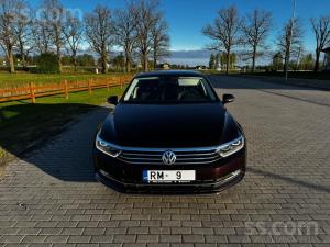 Red Volkswagen Passat B8 2015 in Valmiera, with an engine capacity of 1.40 L and mileage of 152 thousand km for 9995 €, photo 3 on AUTOMOTO.COM.LV