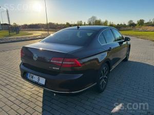 Red Volkswagen Passat B8 2015 in Valmiera, with an engine capacity of 1.40 L and mileage of 152 thousand km for 9995 €, photo 5 on AUTOMOTO.COM.LV