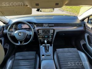 Red Volkswagen Passat B8 2015 in Valmiera, with an engine capacity of 1.40 L and mileage of 152 thousand km for 9995 €, photo 11 on AUTOMOTO.COM.LV