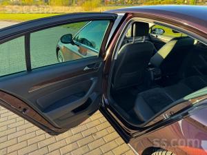 Red Volkswagen Passat B8 2015 in Valmiera, with an engine capacity of 1.40 L and mileage of 152 thousand km for 9995 €, photo 12 on AUTOMOTO.COM.LV