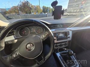 Sarkans Volkswagen Passat B8 2015 Rīga, ar dzinēja tilpumu 1.40 L un nobraukumu 237 tūkst. km par 6900 €, foto 10 vietnē AUTOMOTO.COM.LV