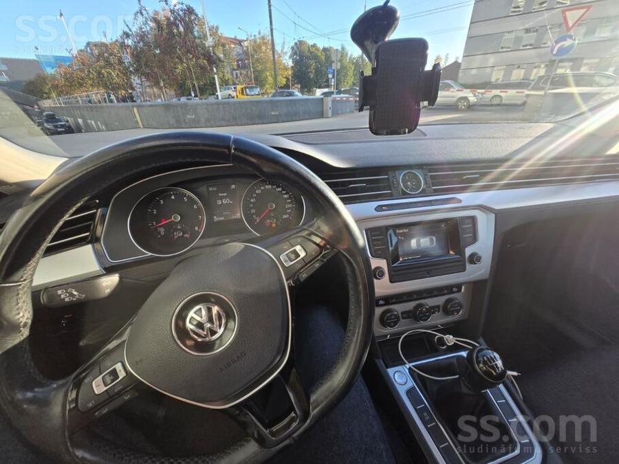 Sarkans Volkswagen Passat B8 2015 Rīga, ar dzinēja tilpumu 1.40 L un nobraukumu 237 tūkst. km par 6900 €, foto 10 vietnē AUTOMOTO.COM.LV