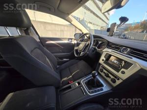 Sarkans Volkswagen Passat B8 2015 Rīga, ar dzinēja tilpumu 1.40 L un nobraukumu 237 tūkst. km par 6900 €, foto 14 vietnē AUTOMOTO.COM.LV