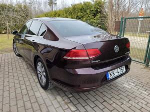 Red Volkswagen Passat B8 2016 in Riga, with an engine capacity of 2.00 L and mileage of 260 thousand km for 8250 €, photo 6 on AUTOMOTO.COM.LV