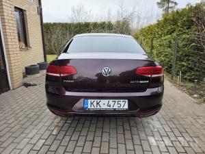 Red Volkswagen Passat B8 2016 in Riga, with an engine capacity of 2.00 L and mileage of 260 thousand km for 8250 €, photo 7 on AUTOMOTO.COM.LV