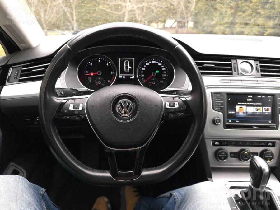 Red Volkswagen Passat B8 2016 in Riga, with an engine capacity of 2.00 L and mileage of 260 thousand km for 8250 €, photo 11 on AUTOMOTO.COM.LV