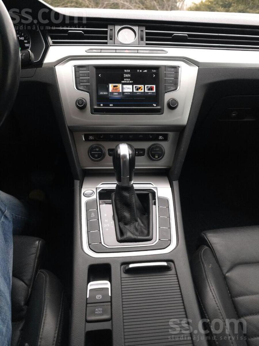 Red Volkswagen Passat B8 2016 in Riga, with an engine capacity of 2.00 L and mileage of 260 thousand km for 8250 €, photo 12 on AUTOMOTO.COM.LV