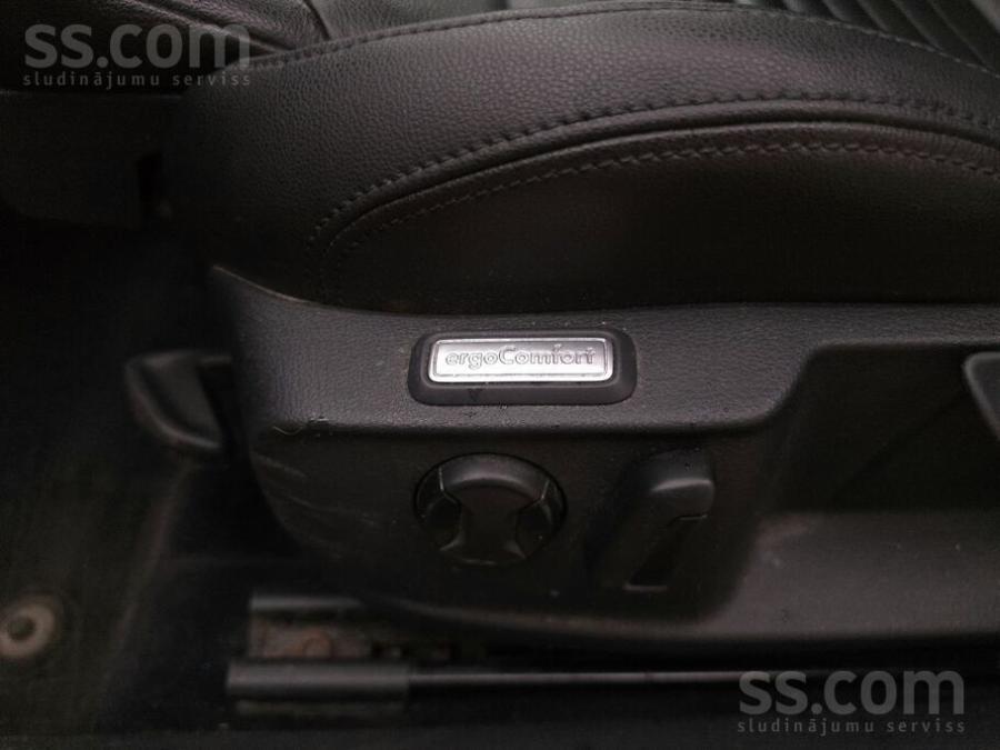 Red Volkswagen Passat B8 2016 in Riga, with an engine capacity of 2.00 L and mileage of 260 thousand km for 8250 €, photo 13 on AUTOMOTO.COM.LV