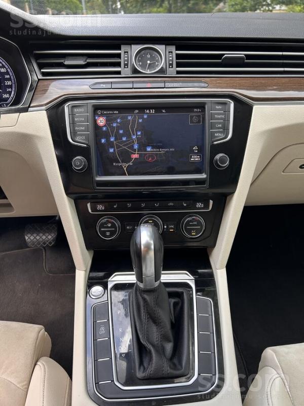 Red Volkswagen Passat B8 2016 in Liepaja, with an engine capacity of 2.00 L and mileage of 177 thousand km for 11900 €, photo 9 on AUTOMOTO.COM.LV