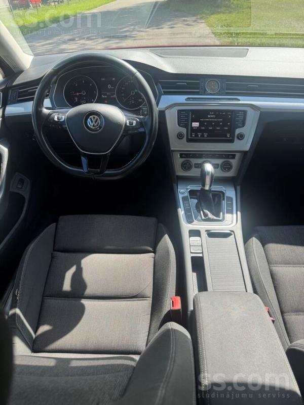 Red Volkswagen Passat B8 2016 in Riga, with an engine capacity of 2.00 L and mileage of 292 thousand km for 6700 €, photo 5 on AUTOMOTO.COM.LV