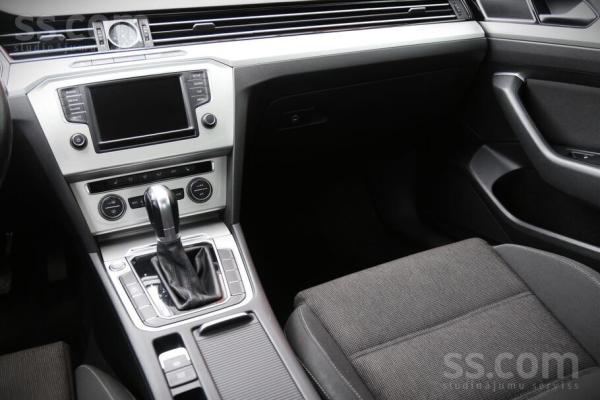 Sarkans Volkswagen Passat B8 2016 Rīga, ar dzinēja tilpumu 2.00 L un nobraukumu 296 tūkst. km par 7495 €, foto 9 vietnē AUTOMOTO.COM.LV