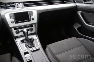 Sarkans Volkswagen Passat B8 2016 Rīga, ar dzinēja tilpumu 2.00 L un nobraukumu 296 tūkst. km par 7495 €, foto 9 vietnē AUTOMOTO.COM.LV