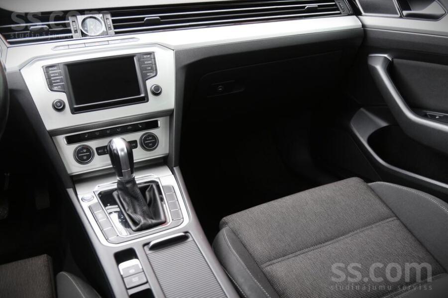 Sarkans Volkswagen Passat B8 2016 Rīga, ar dzinēja tilpumu 2.00 L un nobraukumu 296 tūkst. km par 7495 €, foto 9 vietnē AUTOMOTO.COM.LV
