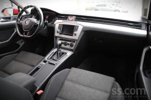 Sarkans Volkswagen Passat B8 2016 Rīga, ar dzinēja tilpumu 2.00 L un nobraukumu 296 tūkst. km par 7495 €, foto 10 vietnē AUTOMOTO.COM.LV