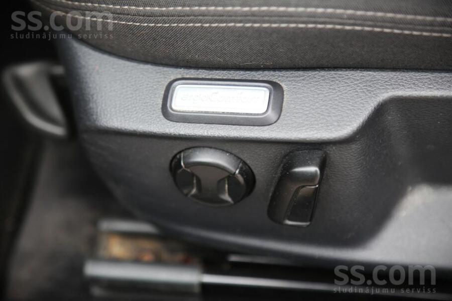 Sarkans Volkswagen Passat B8 2016 Rīga, ar dzinēja tilpumu 2.00 L un nobraukumu 296 tūkst. km par 7495 €, foto 16 vietnē AUTOMOTO.COM.LV