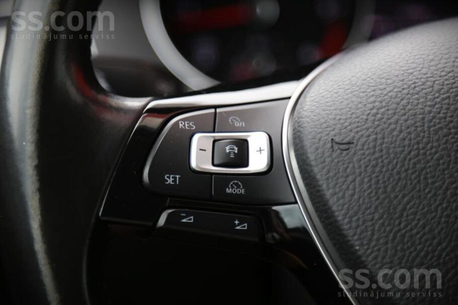 Sarkans Volkswagen Passat B8 2016 Rīga, ar dzinēja tilpumu 2.00 L un nobraukumu 296 tūkst. km par 7495 €, foto 17 vietnē AUTOMOTO.COM.LV