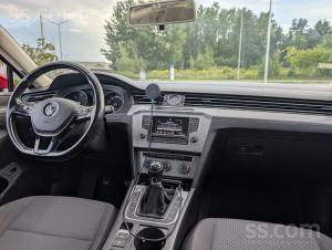 Sarkans Volkswagen Passat B8 2015 Rīga, ar dzinēja tilpumu 1.60 L un nobraukumu 164 tūkst. km par 7500 €, foto 9 vietnē AUTOMOTO.COM.LV
