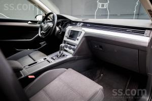 Red Volkswagen Passat B8 2016 in Riga, with an engine capacity of 2.00 L and mileage of 360 thousand km for 7490 €, photo 12 on AUTOMOTO.COM.LV