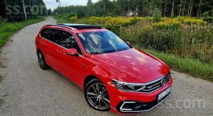 Red Volkswagen Passat B8 2020 in Riga, with an engine capacity of 1.40 L and mileage of 190 thousand km for 20000 €, photo 3 on AUTOMOTO.COM.LV