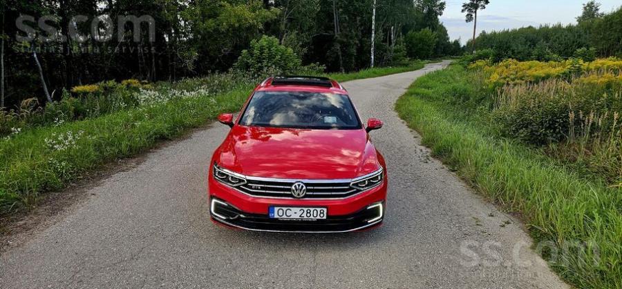 Red Volkswagen Passat B8 2020 in Riga, with an engine capacity of 1.40 L and mileage of 190 thousand km for 20000 €, photo 4 on AUTOMOTO.COM.LV