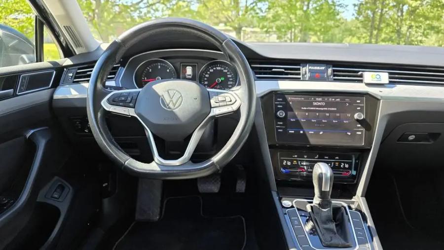 Volkswagen Passat B8 2021 in Riga, with an engine capacity of 2.00 L and mileage of 257 thousand km for 13950 €, photo 10 on AUTOMOTO.COM.LV