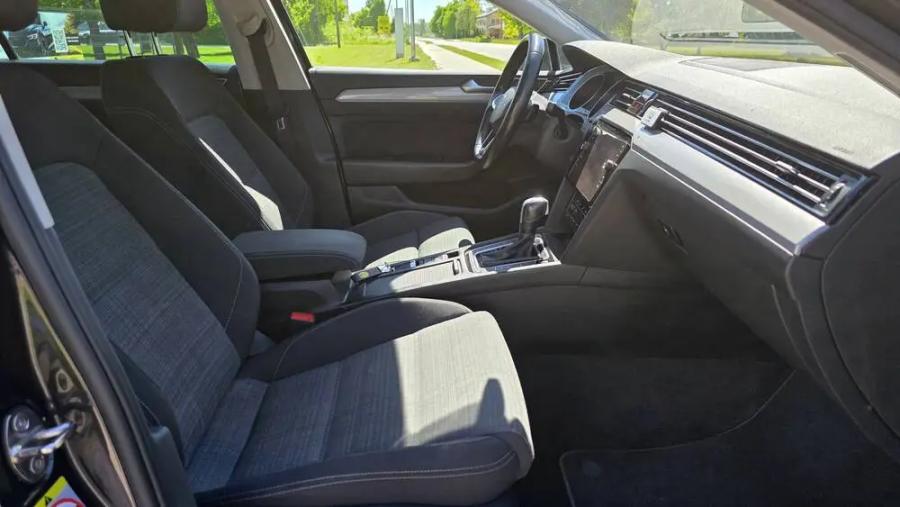 Volkswagen Passat B8 2021 in Riga, with an engine capacity of 2.00 L and mileage of 257 thousand km for 13950 €, photo 14 on AUTOMOTO.COM.LV