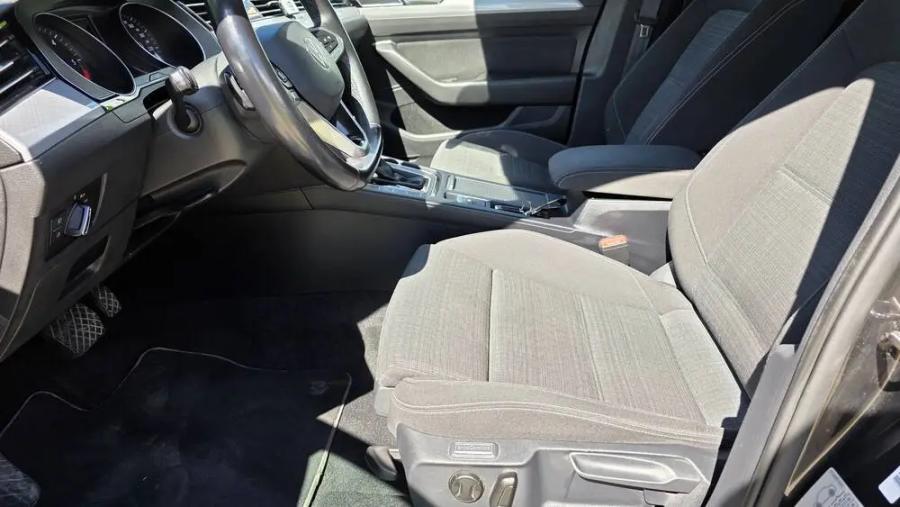 Volkswagen Passat B8 2021 in Riga, with an engine capacity of 2.00 L and mileage of 257 thousand km for 13950 €, photo 24 on AUTOMOTO.COM.LV